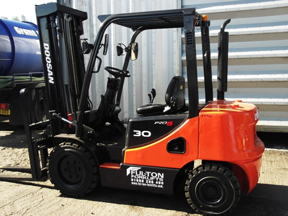 Doosan 3 ton forklift for sale or rental | Diesel powered | UK dealer Doosan 3 ton forklift for sale or rental | Diesel powered | UK dealer
